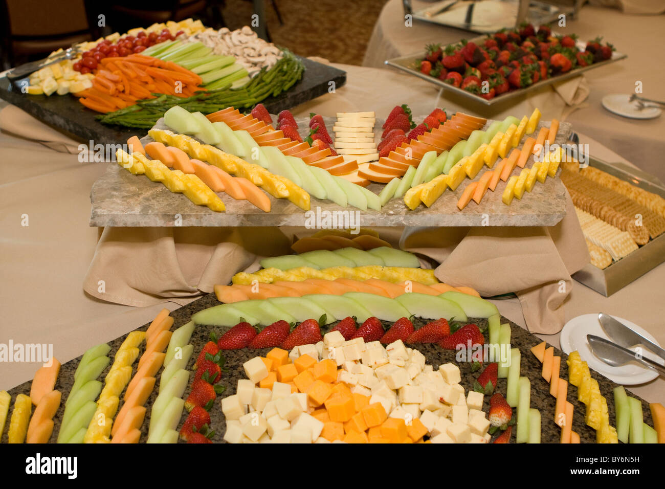 Buffet table hi-res stock photography and images - Alamy