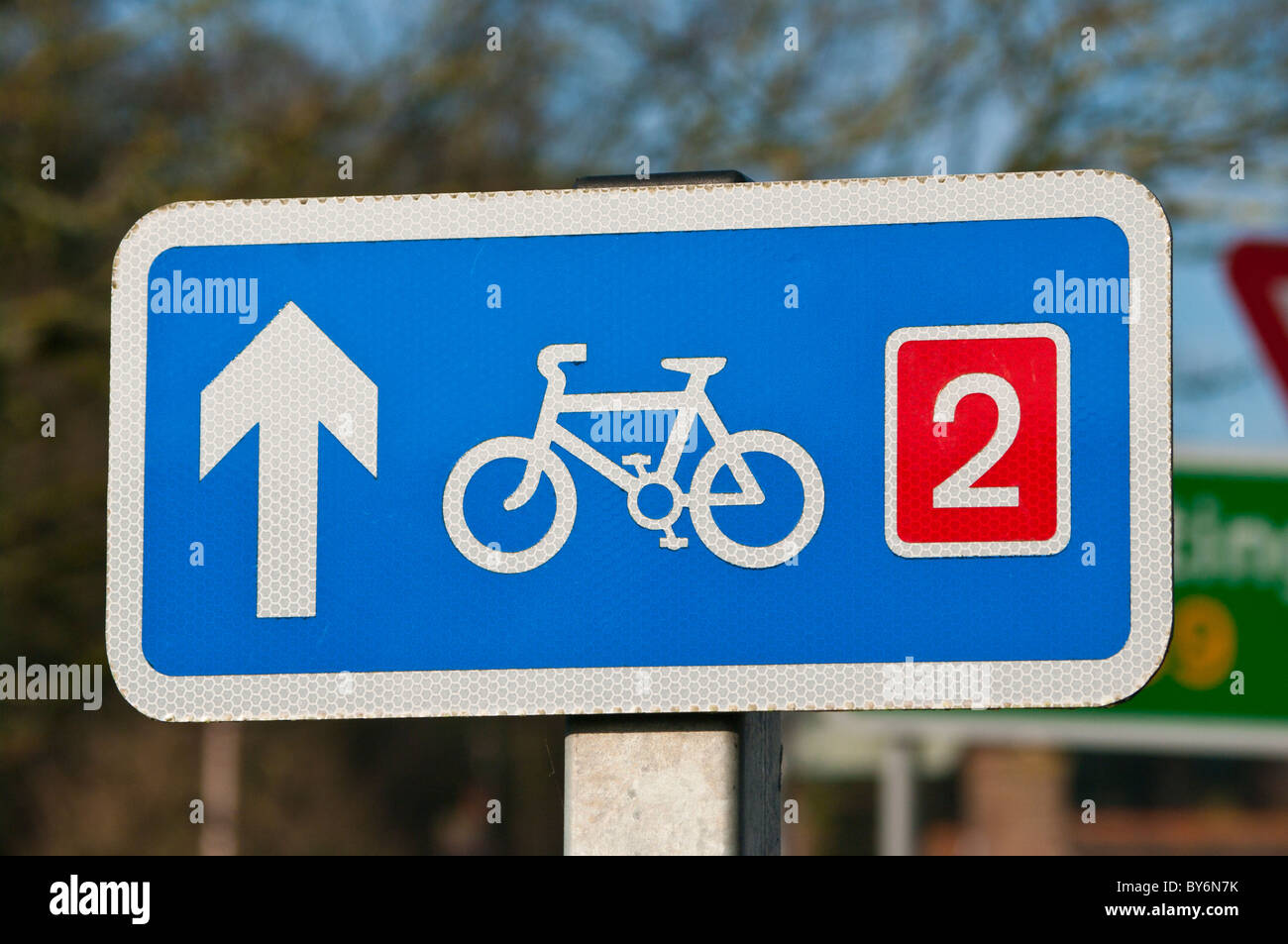 Cycle path signs hi-res stock photography and images - Alamy