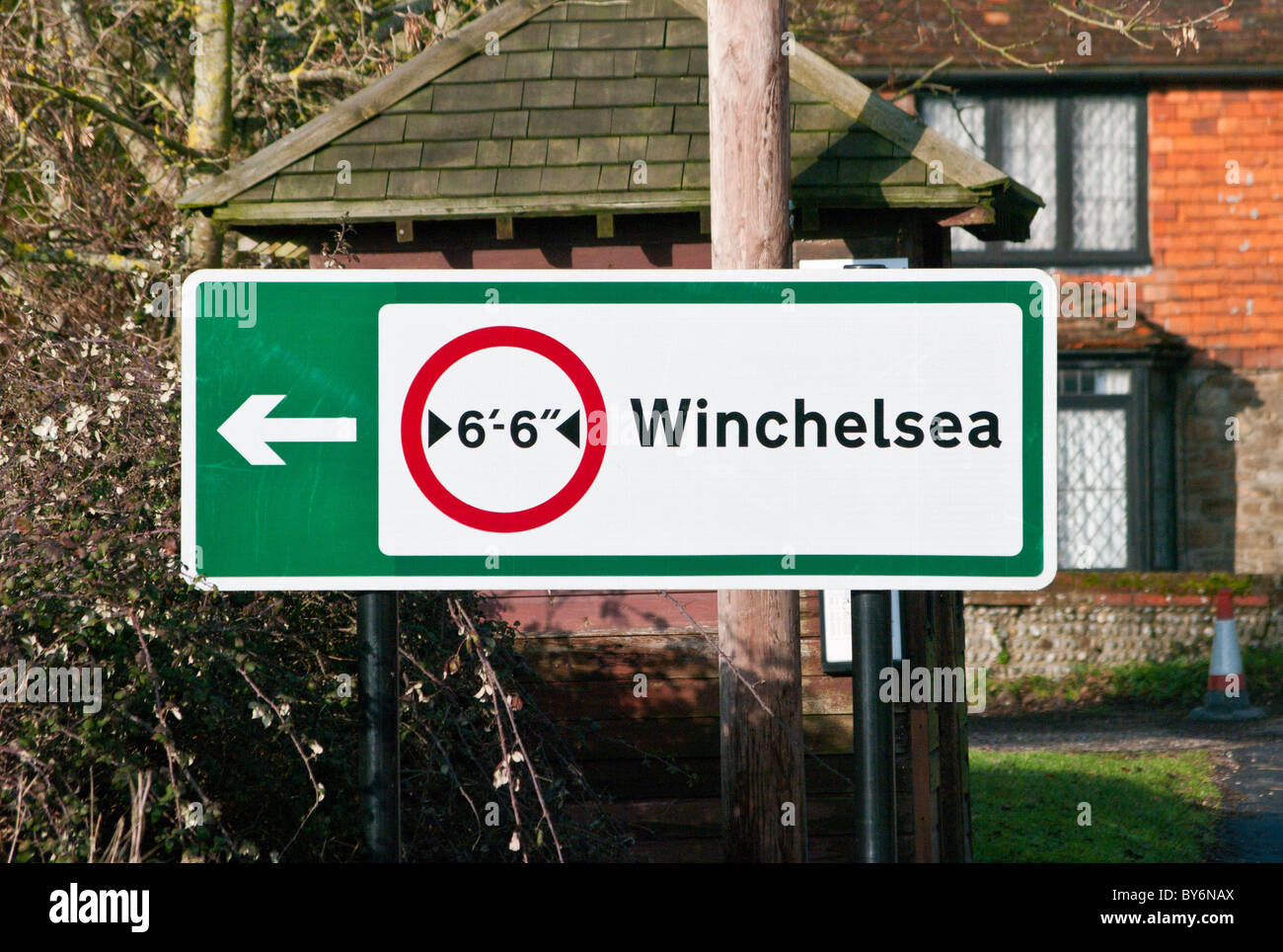 Road sign width restriction hi-res stock photography and images - Alamy