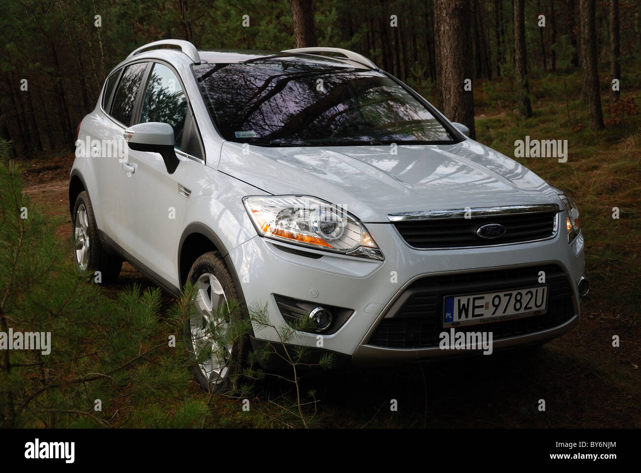 Ford Kuga 2.0 TDCI AWD - MY 2008 - white pearl metallic - five doors ...