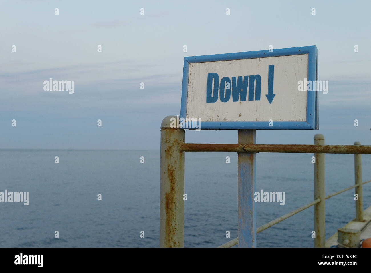 Up and down sign hi-res stock photography and images - Alamy