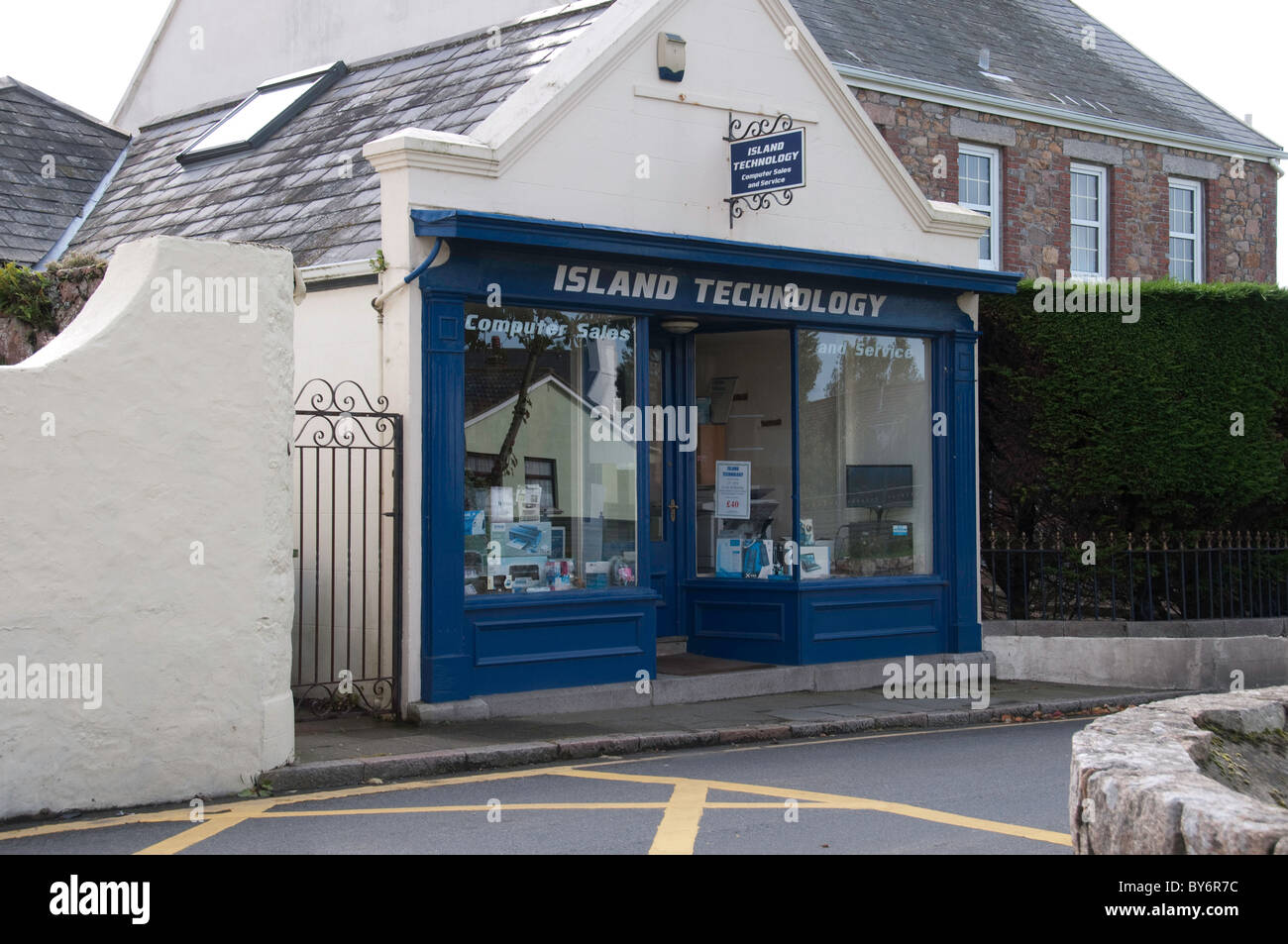 Computer shop hi-res stock photography and images - Alamy