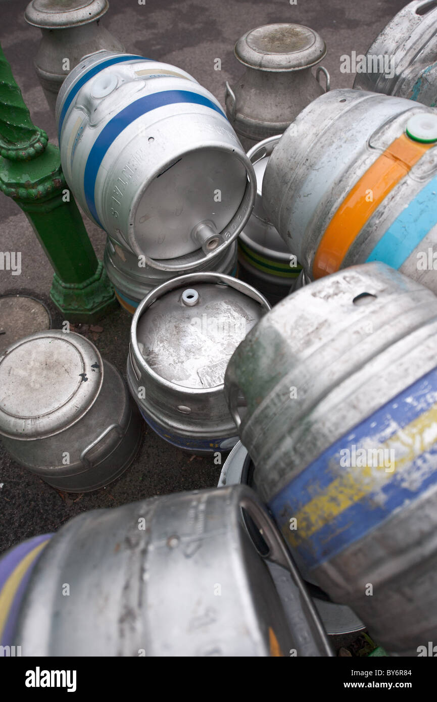 Transporting barrels hi-res stock photography and images - Alamy