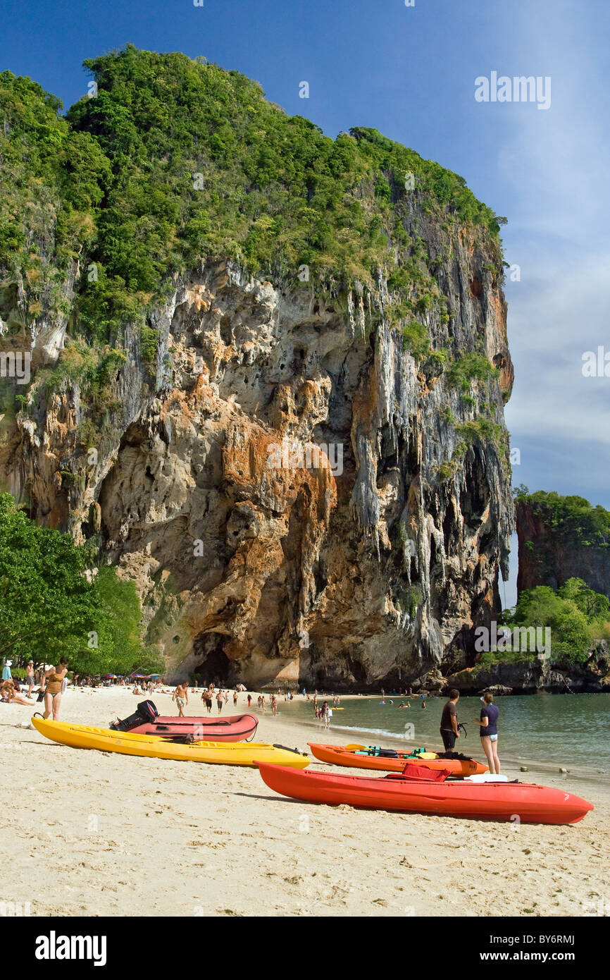 Kayak on tropical beach Stock Photo - Alamy