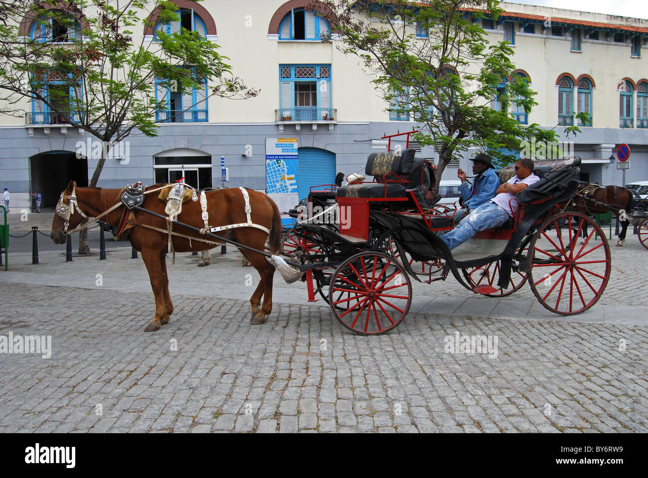 Horse drawn carriage in the Plaza de San Francisco, Havana (Habana ...