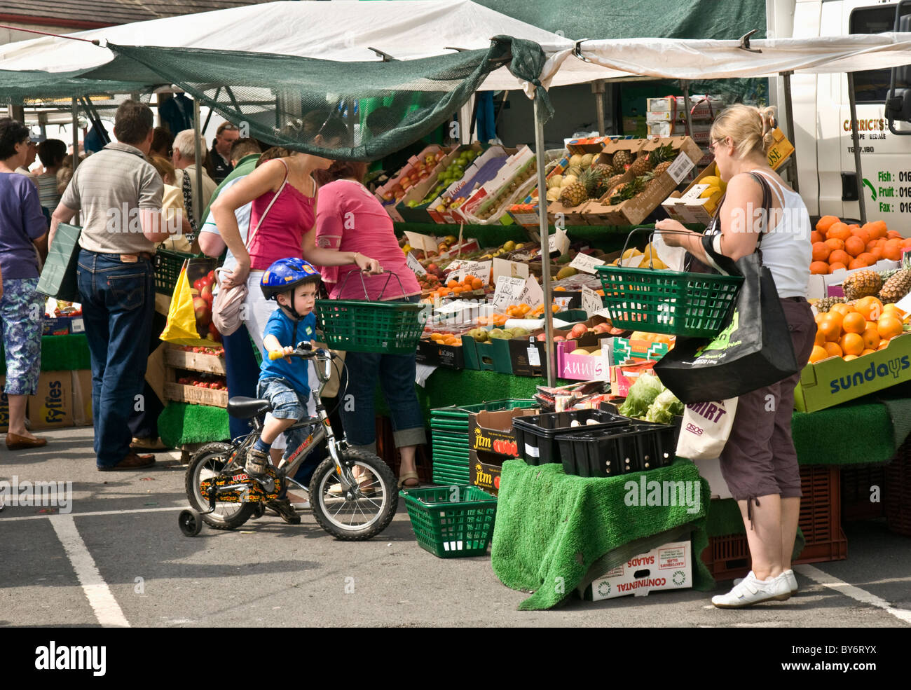 Fruit and vegetable stall at Leyburn Market, North Yorkshire Stock ...