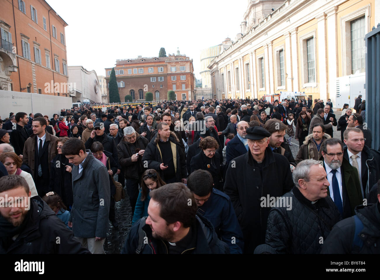 Rome italy crowd people in hi-res stock photography and images - Alamy