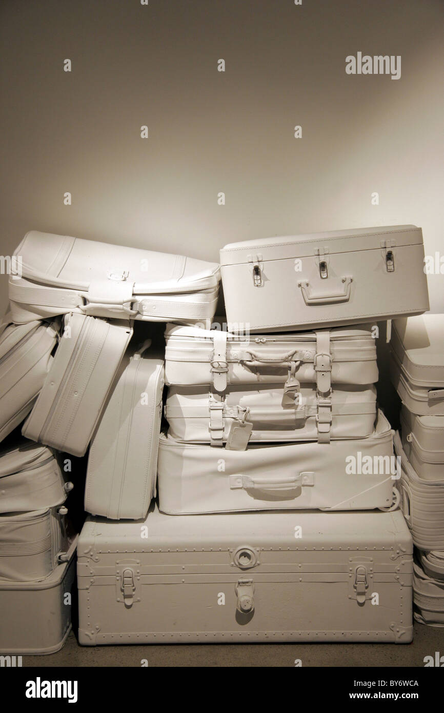 Luggage pile hi-res stock photography and images - Alamy