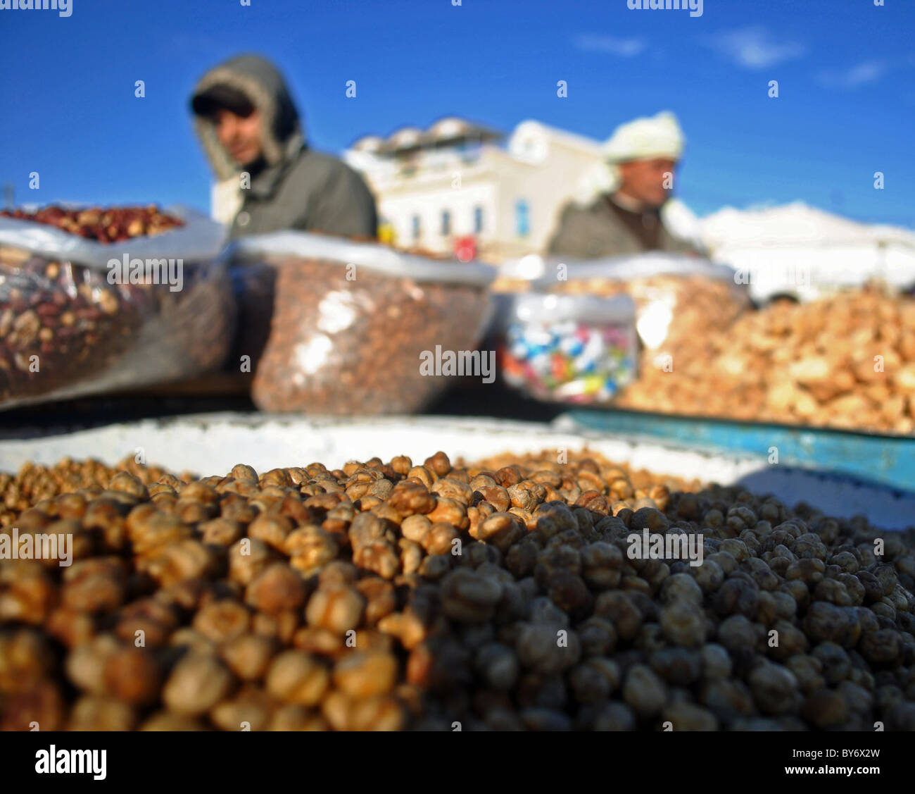 Selling peanuts market hi-res stock photography and images - Alamy