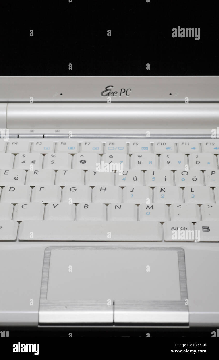 White Asus Eeepc 10 inch screen windows netbook mini laptop computer PC ...