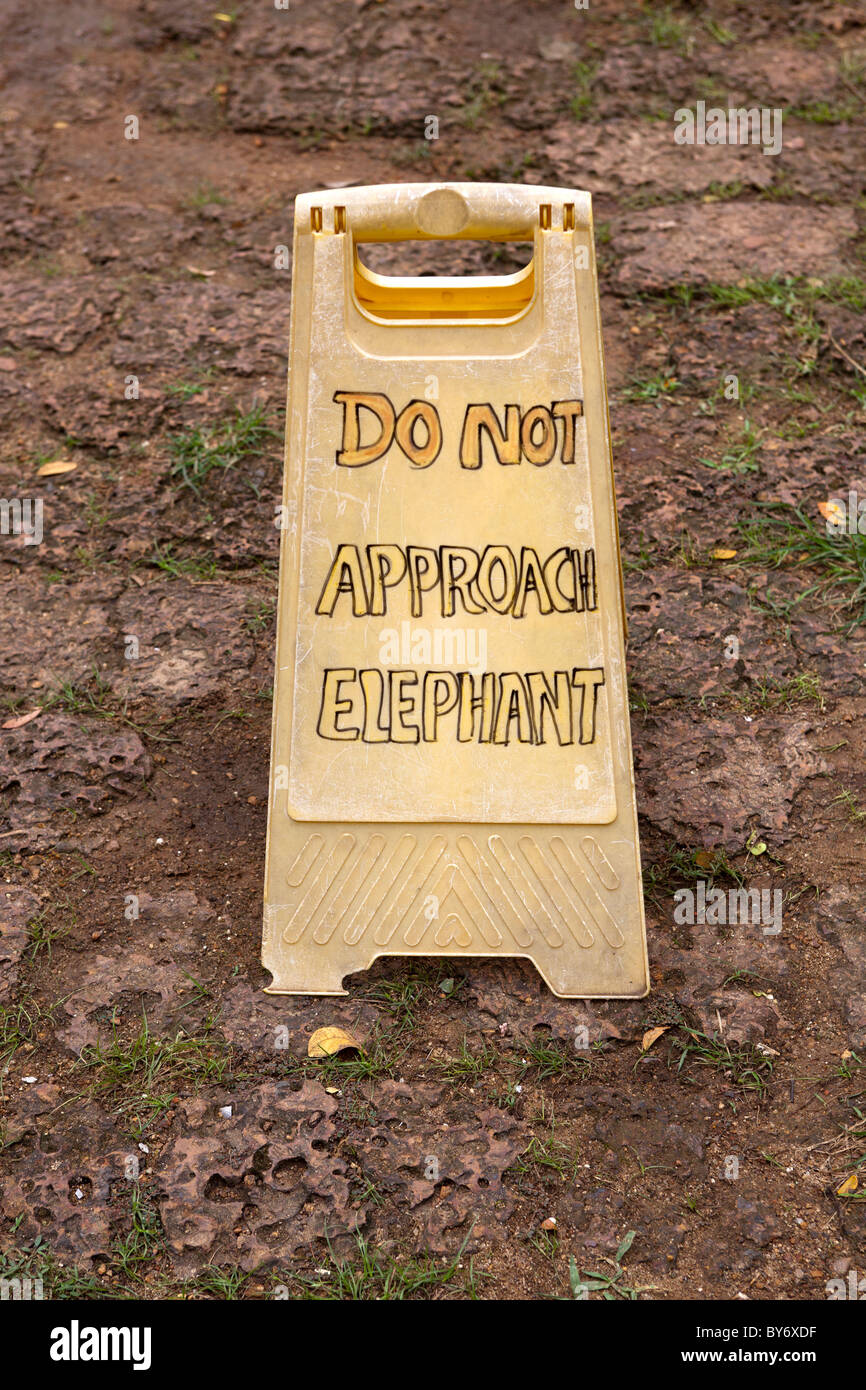 Elephant sign hi-res stock photography and images - Alamy