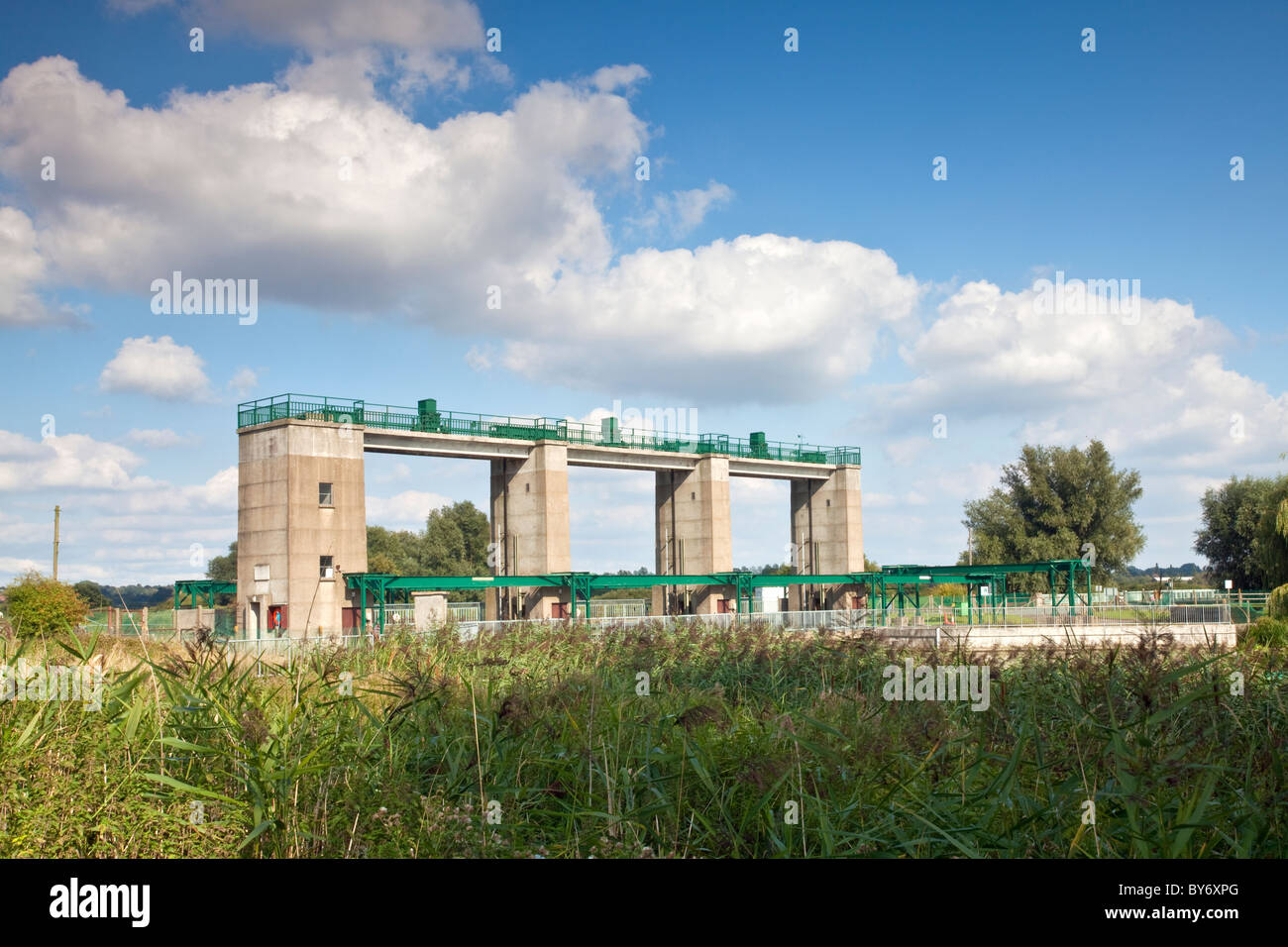 Sluice gates flood hi-res stock photography and images - Alamy