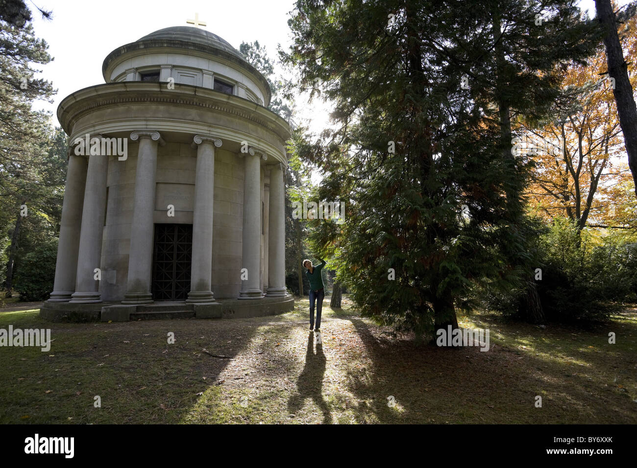 Funerary monument, South Cemetery, Leipzig, Saxony, Germany Stock Photo ...