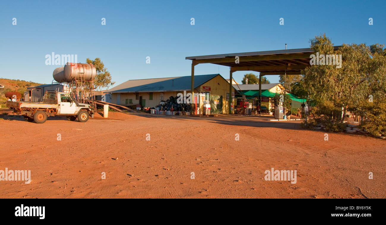 gas station in the australian outback, northern territory Stock Photo ...