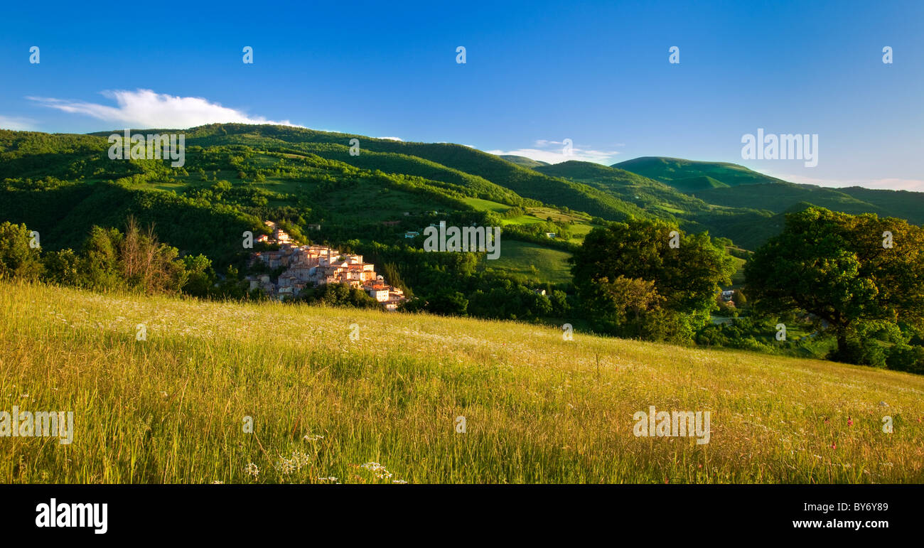 Italy medieval village hi-res stock photography and images - Alamy