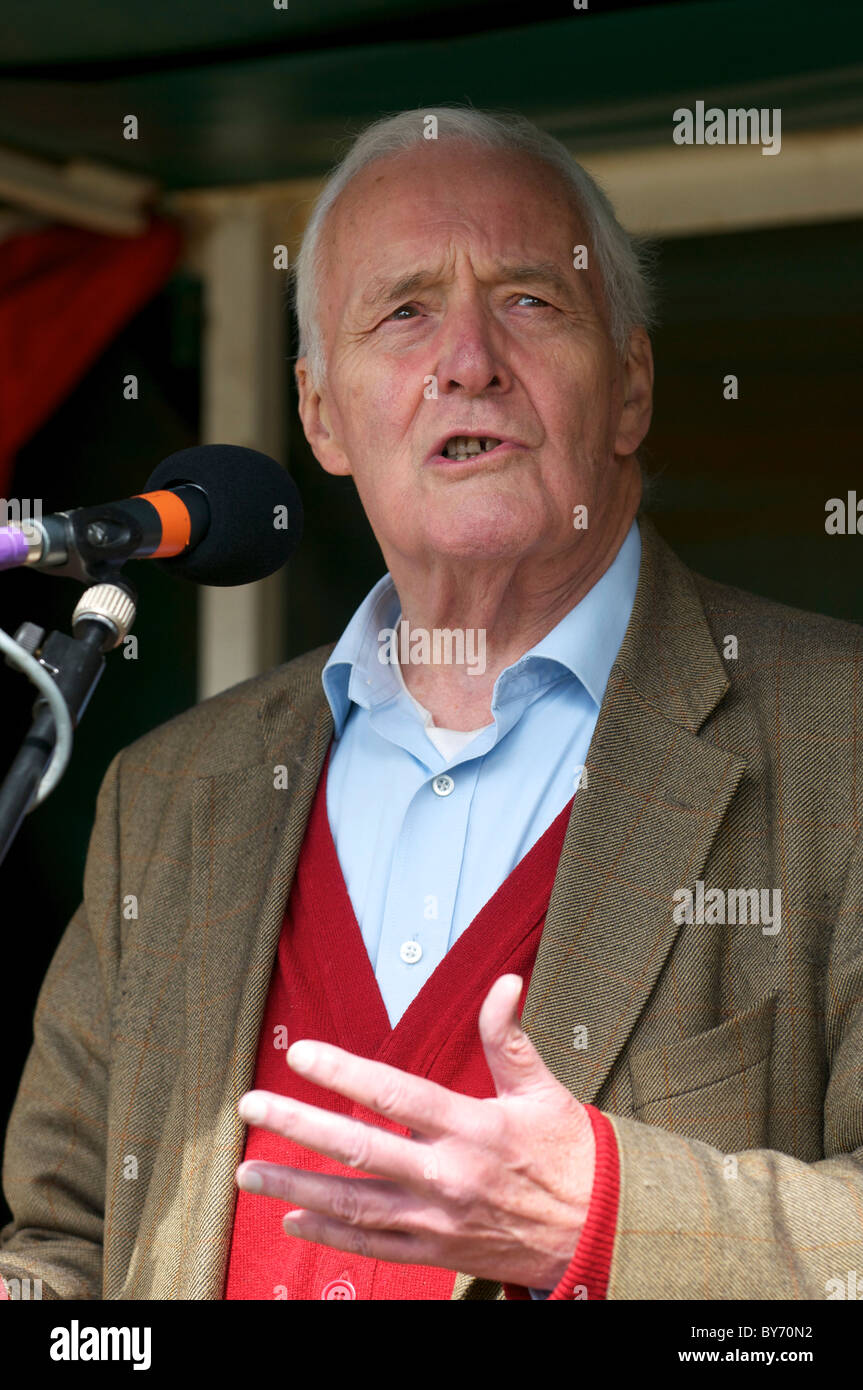 Tony Benn MP at Burston Strike School Rally Stock Photo - Alamy