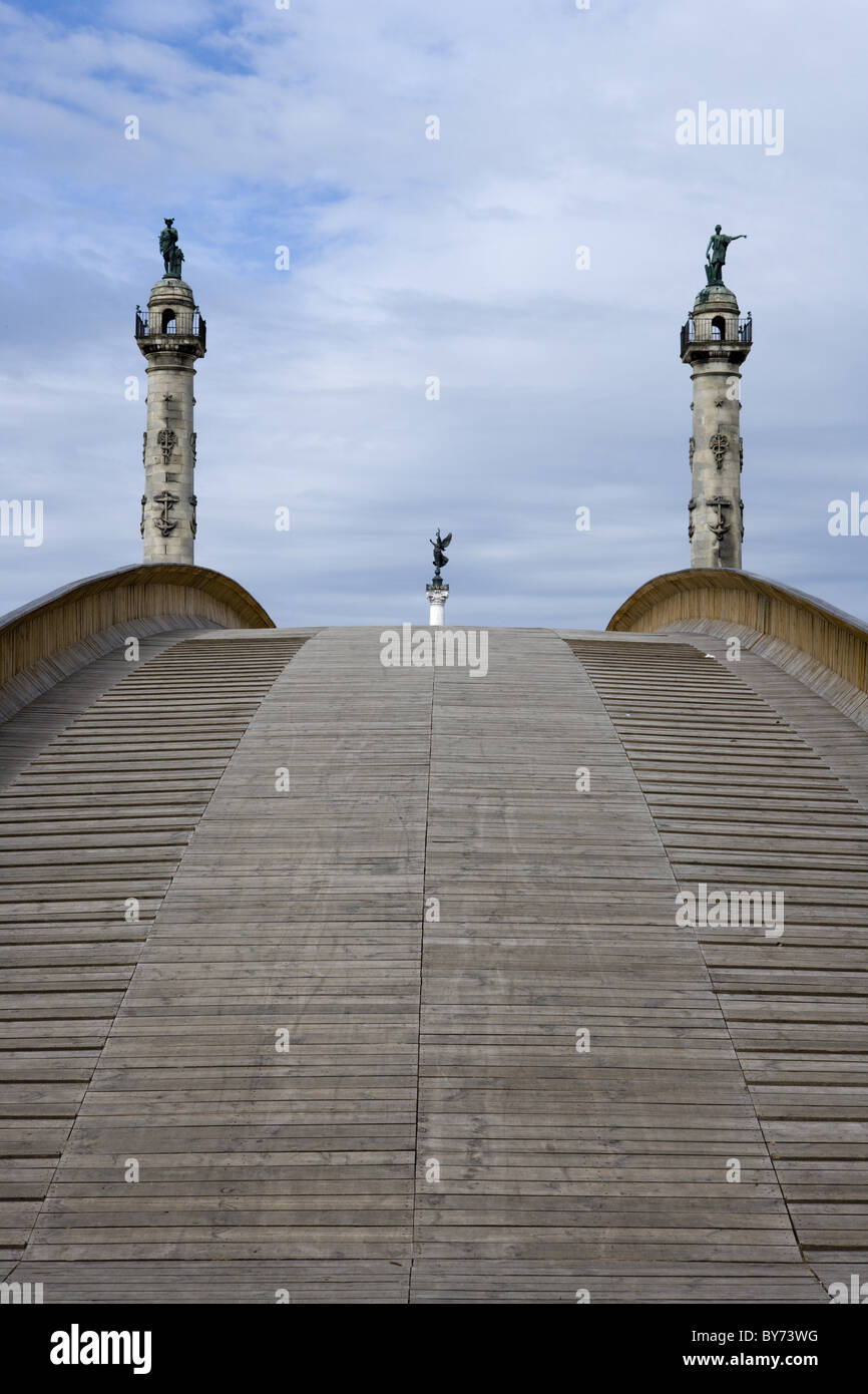 Wooden bridge with statues behind, Bordeaux, Gironde, Aquitane, France ...