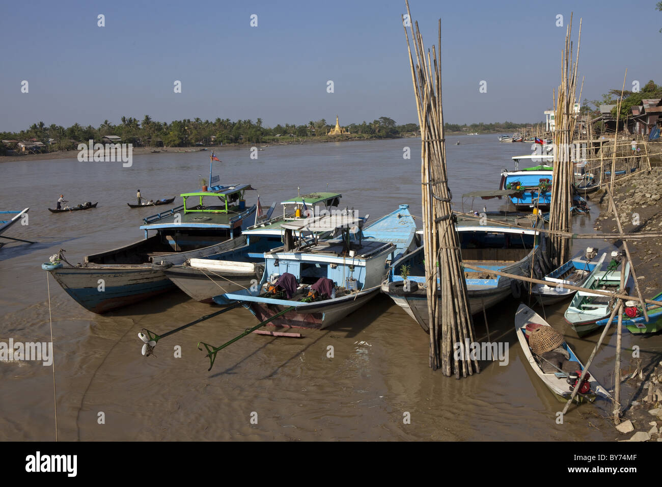 Fishing boats on the Thanlwin River in Mawlamyaing, Mon State, Myanmar ...