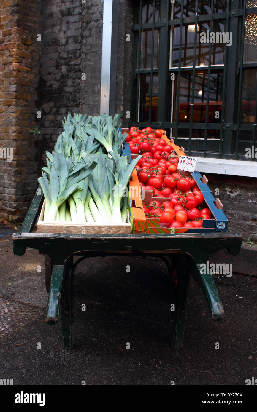 Fruit barrow market hi-res stock photography and images - Alamy