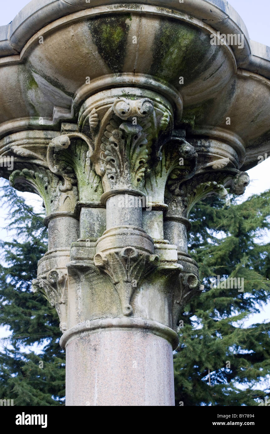 Millstone fountain circular hi-res stock photography and images - Alamy