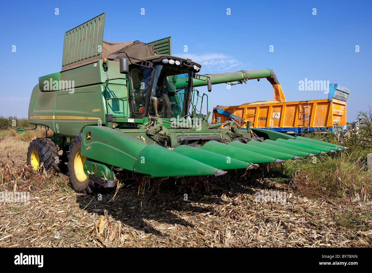 Combine harvester corn hi-res stock photography and images - Alamy