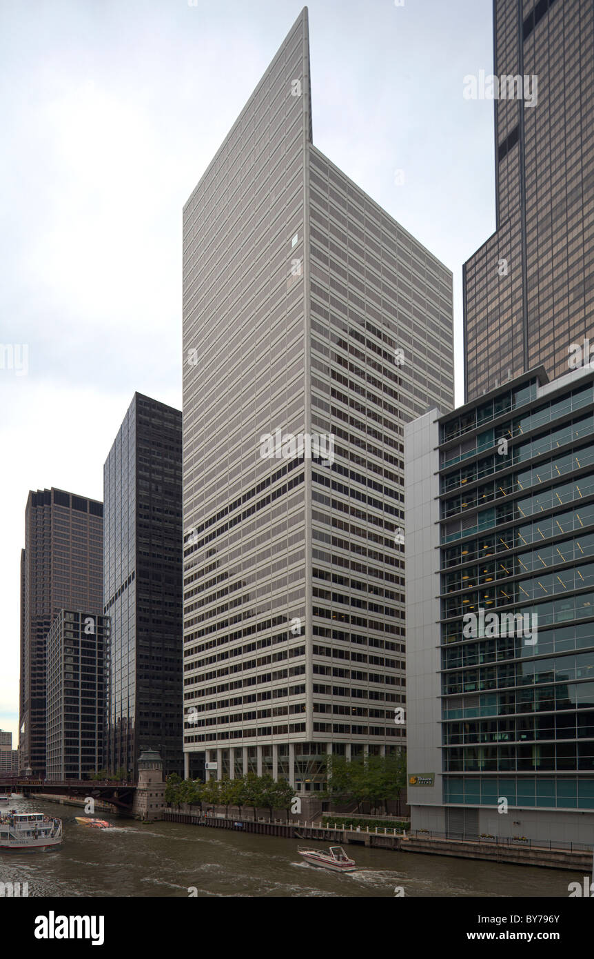 skyscraper building at 200 South Wacker Drive, Chicago, Illinois, USA ...