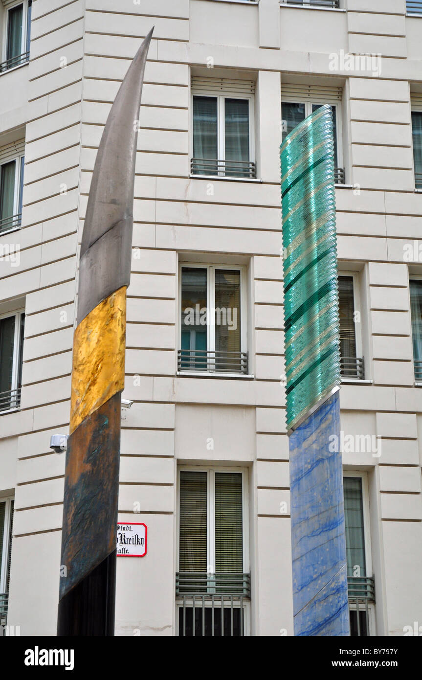 Modern sculpture vienna hi-res stock photography and images - Alamy