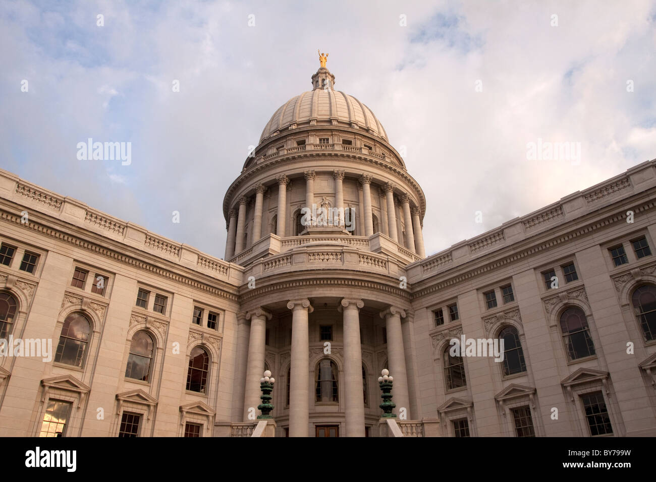Arches and capital hi-res stock photography and images - Alamy