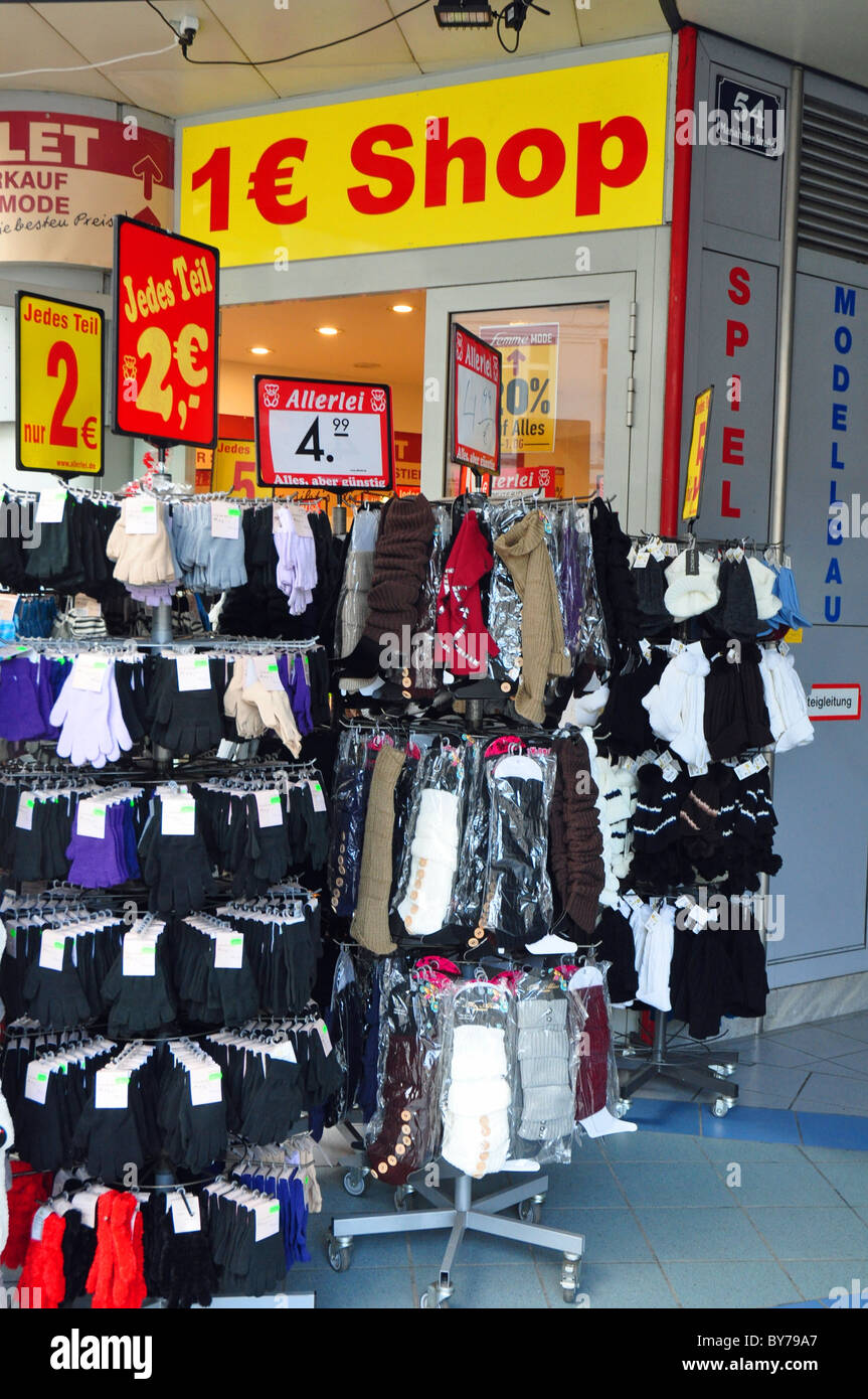 Vienna, Austria: shop selling most goods for one Euro Stock Photo - Alamy