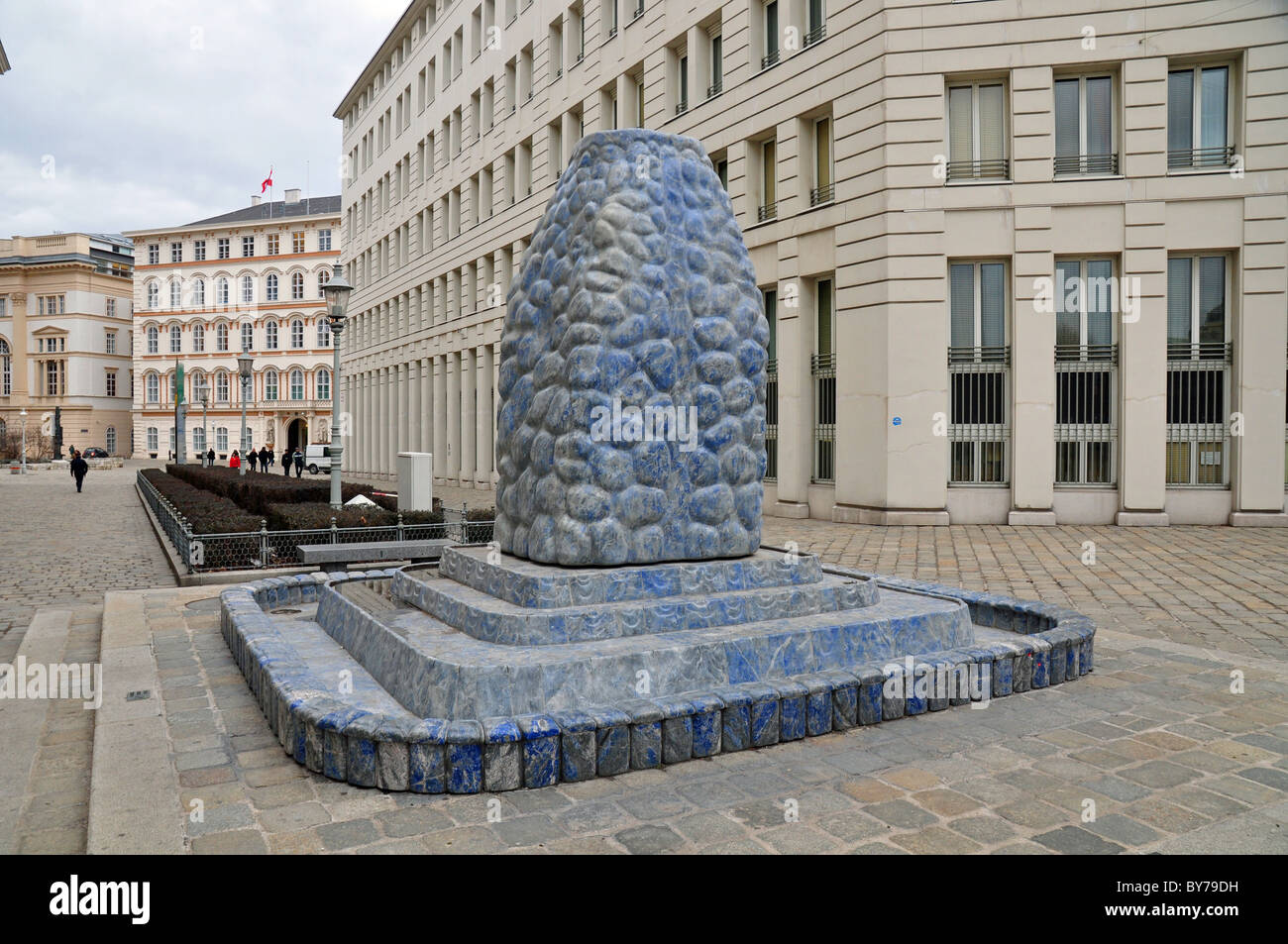 Modern sculpture vienna hi-res stock photography and images - Alamy