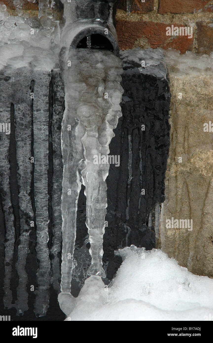 Icicle forming hi-res stock photography and images - Alamy