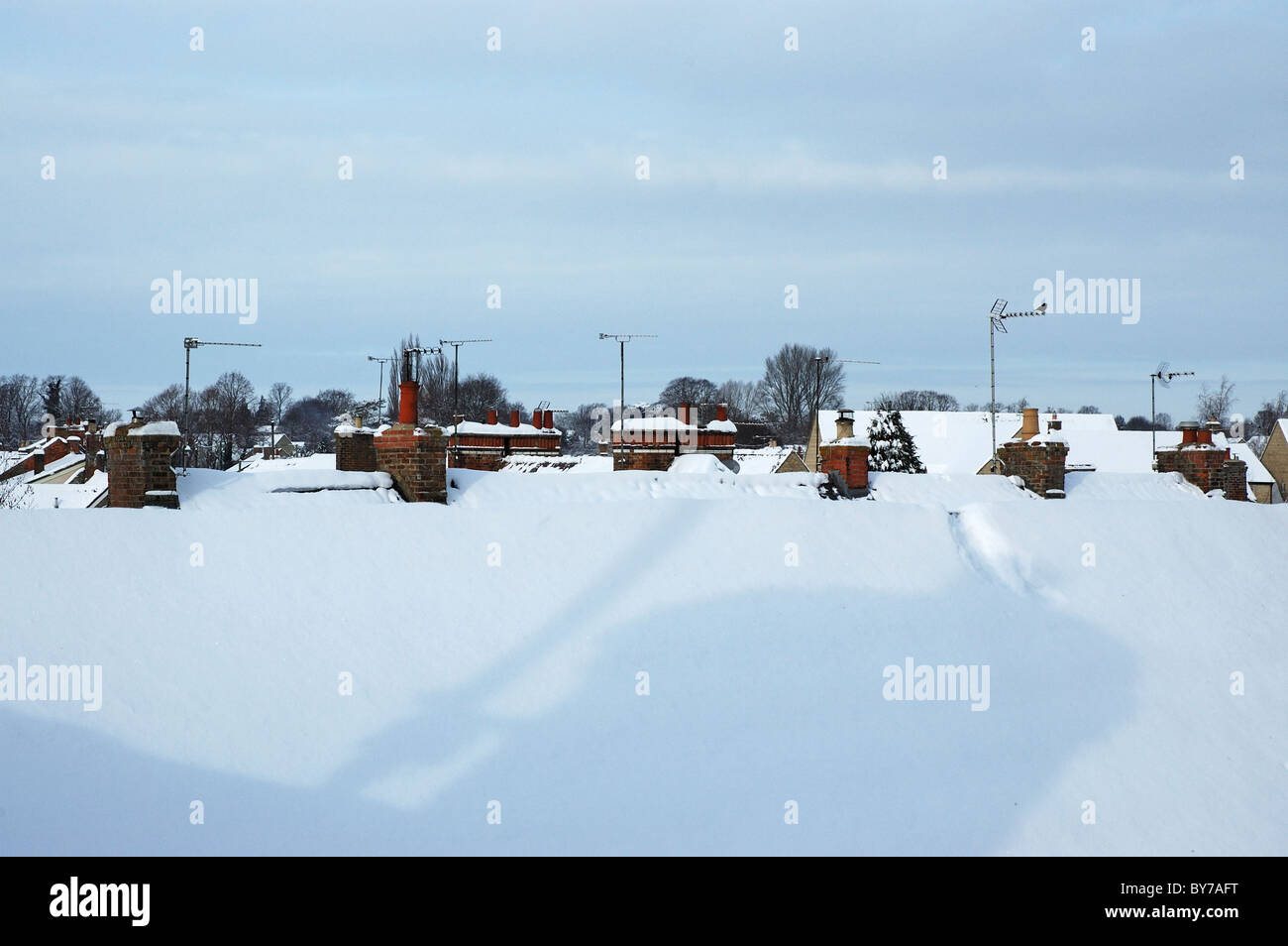 Snow covered rooftop roof hi-res stock photography and images - Alamy