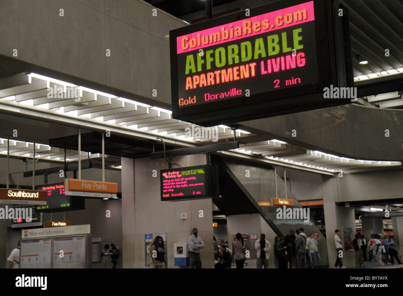 Underground digital platform sign hi-res stock photography and images ...
