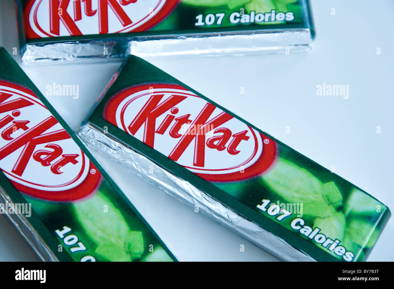 Kit kat chocolate bar hi-res stock photography and images - Alamy