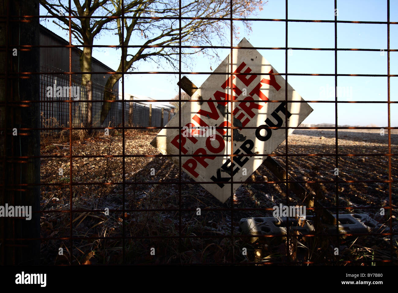 Warning sign, Private Property Keep Out, fishing lake. No access ...