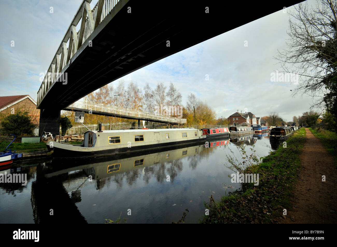 Aldermaston Padworth Kennet Avon Canal Berkshire UK Lock Lifting Bridge ...