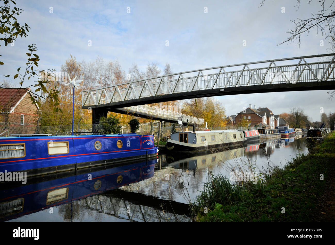 Aldermaston Padworth Kennet Avon Canal Berkshire UK Lock Lifting Bridge ...
