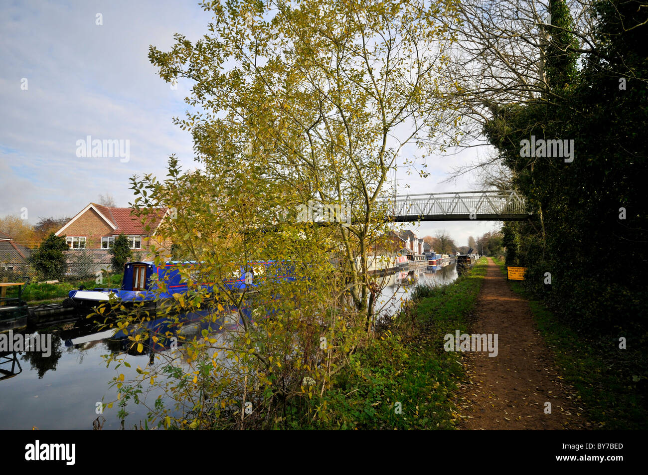 Aldermaston Padworth Kennet Avon Canal Berkshire UK Lock Lifting Bridge ...