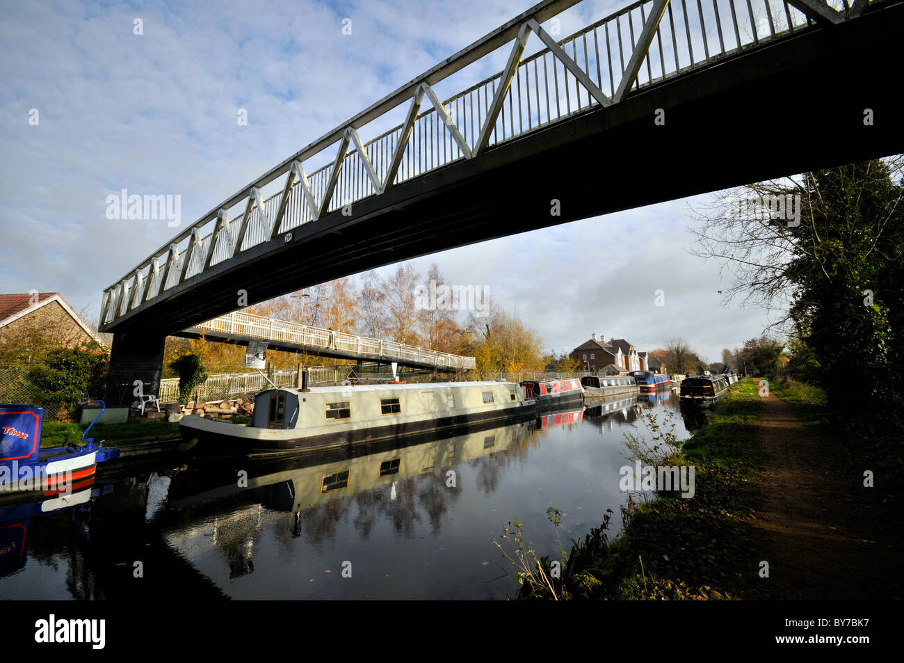 Aldermaston Padworth Kennet Avon Canal Berkshire UK Lock Lifting Bridge ...