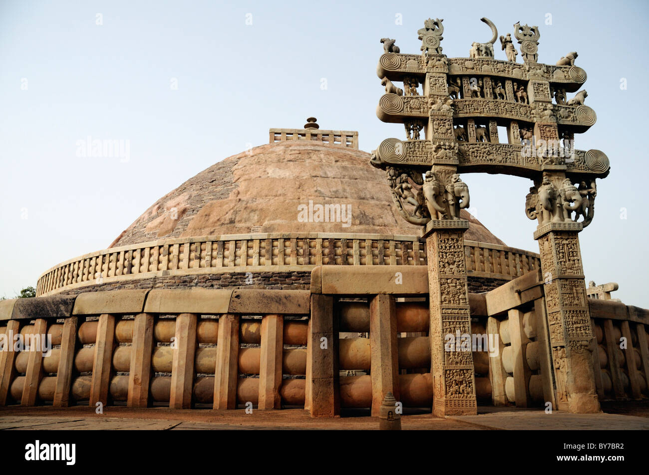Sanchi stupa sculpture hi-res stock photography and images - Alamy