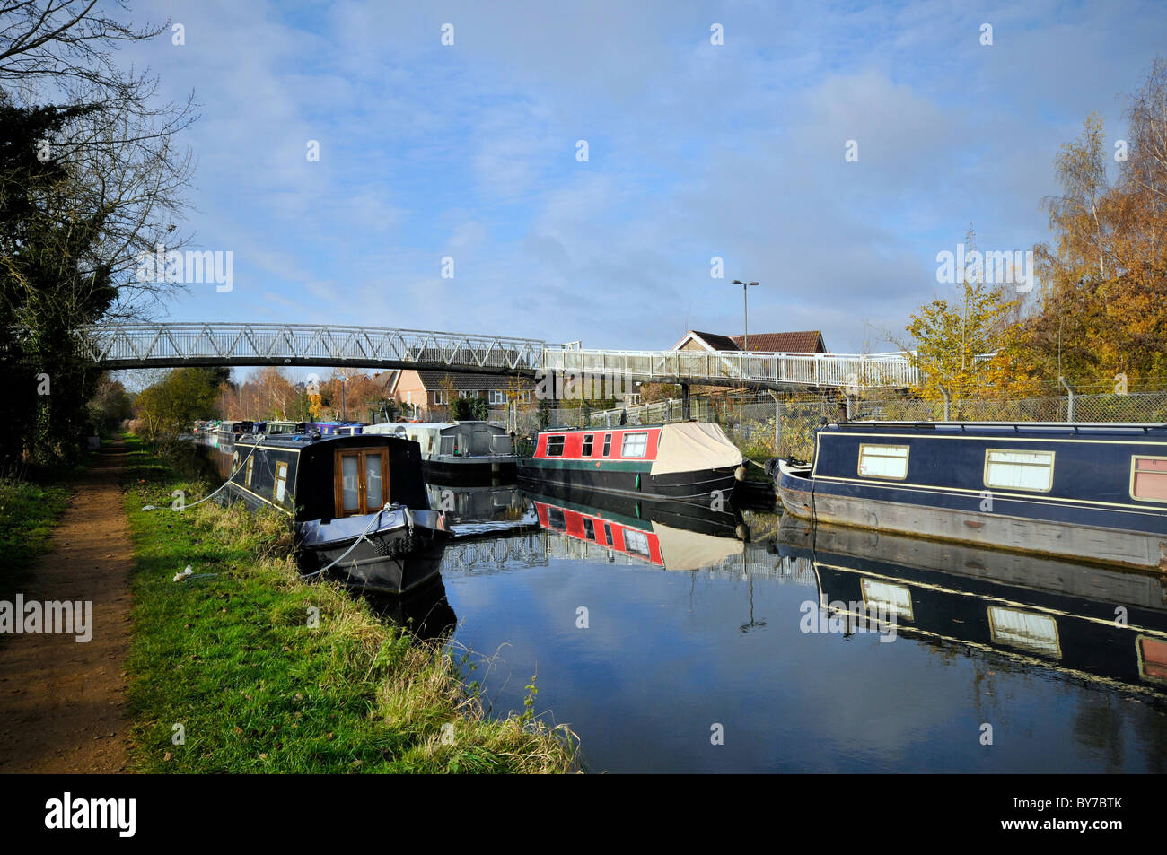Aldermaston Padworth Kennet Avon Canal Berkshire UK Lock Lifting Bridge ...