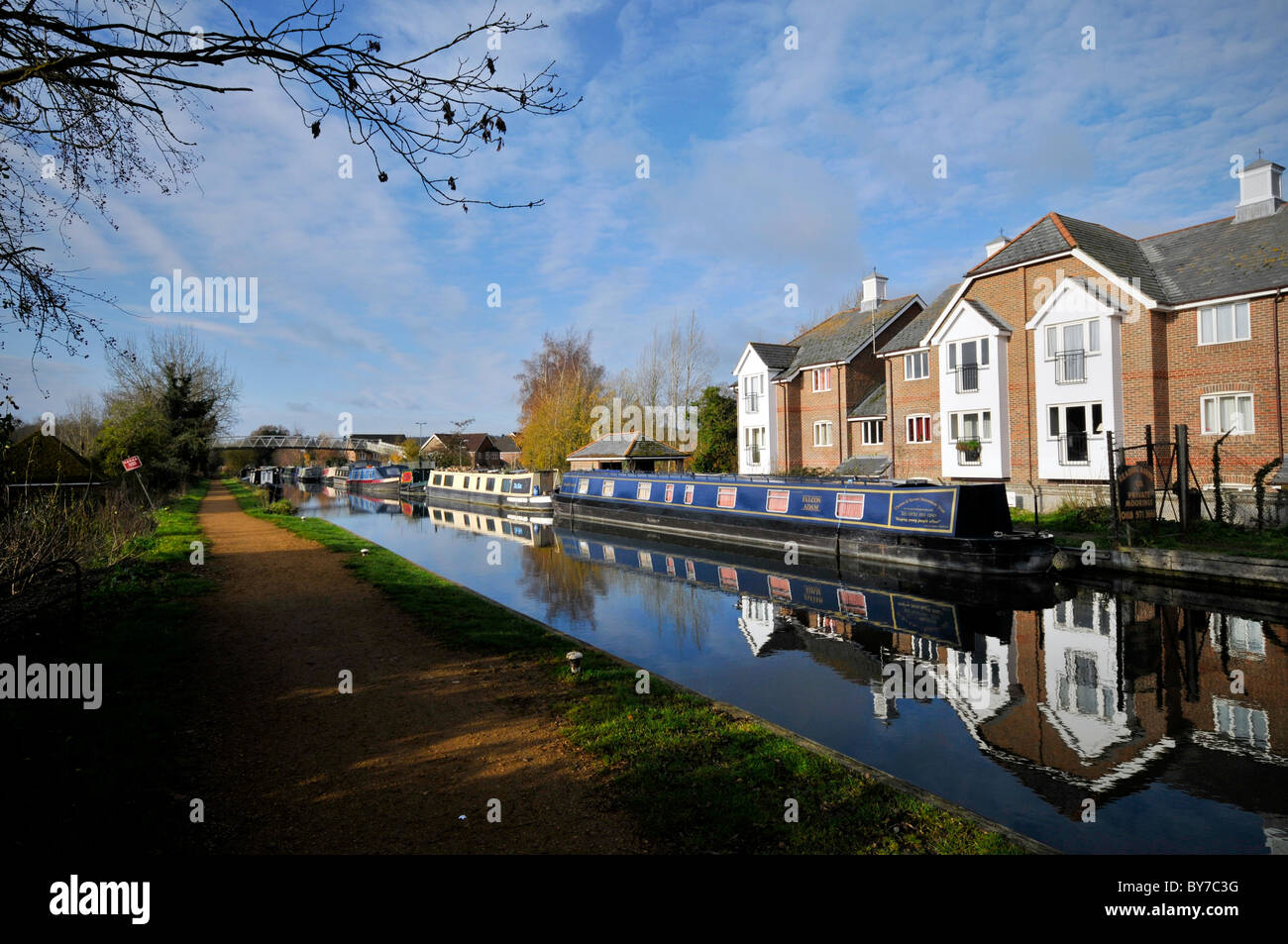 Aldermaston Padworth Kennet Avon Canal Berkshire UK Lock Lifting Bridge ...