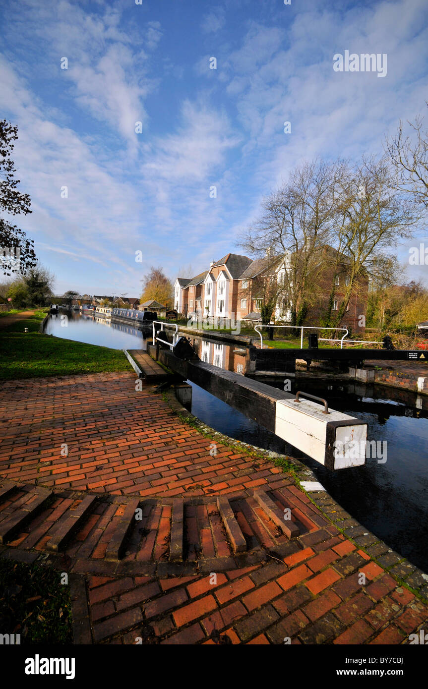 Aldermaston Padworth Kennet Avon Canal Berkshire UK Lock Lifting Bridge ...