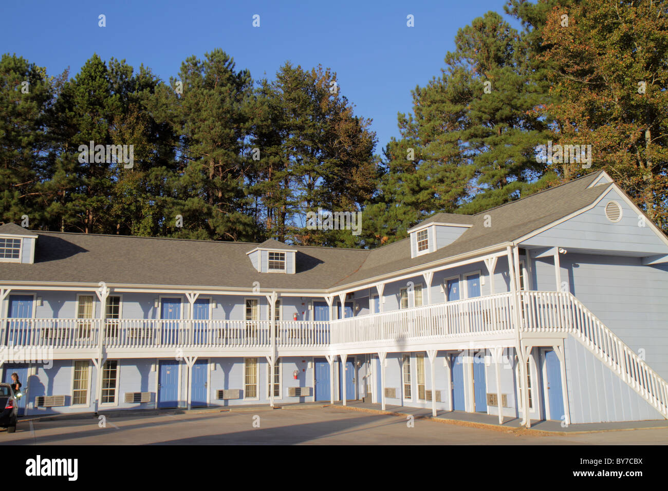 Two story motel hi-res stock photography and images - Alamy