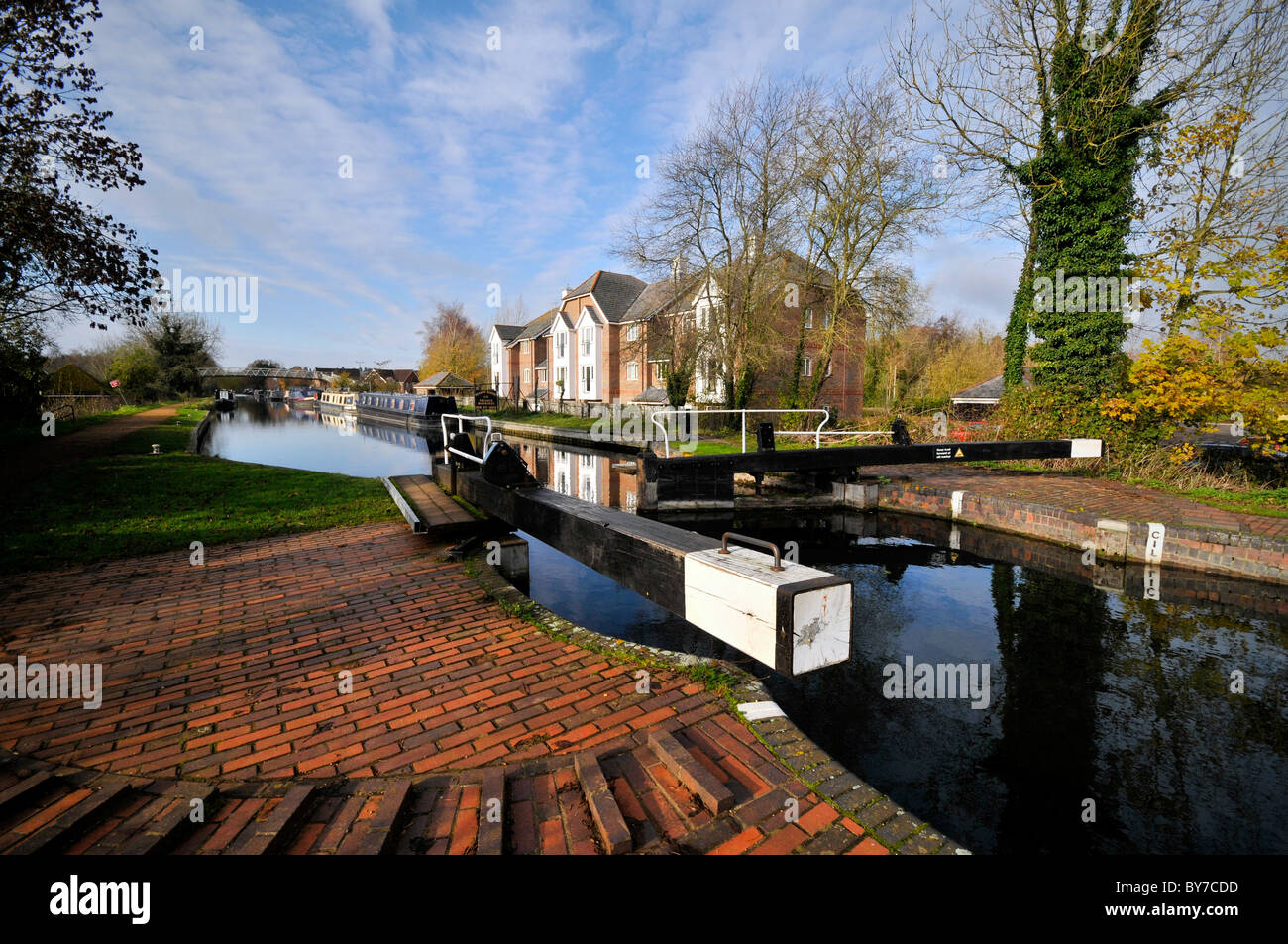Aldermaston Padworth Kennet Avon Canal Berkshire UK Lock Lifting Bridge ...