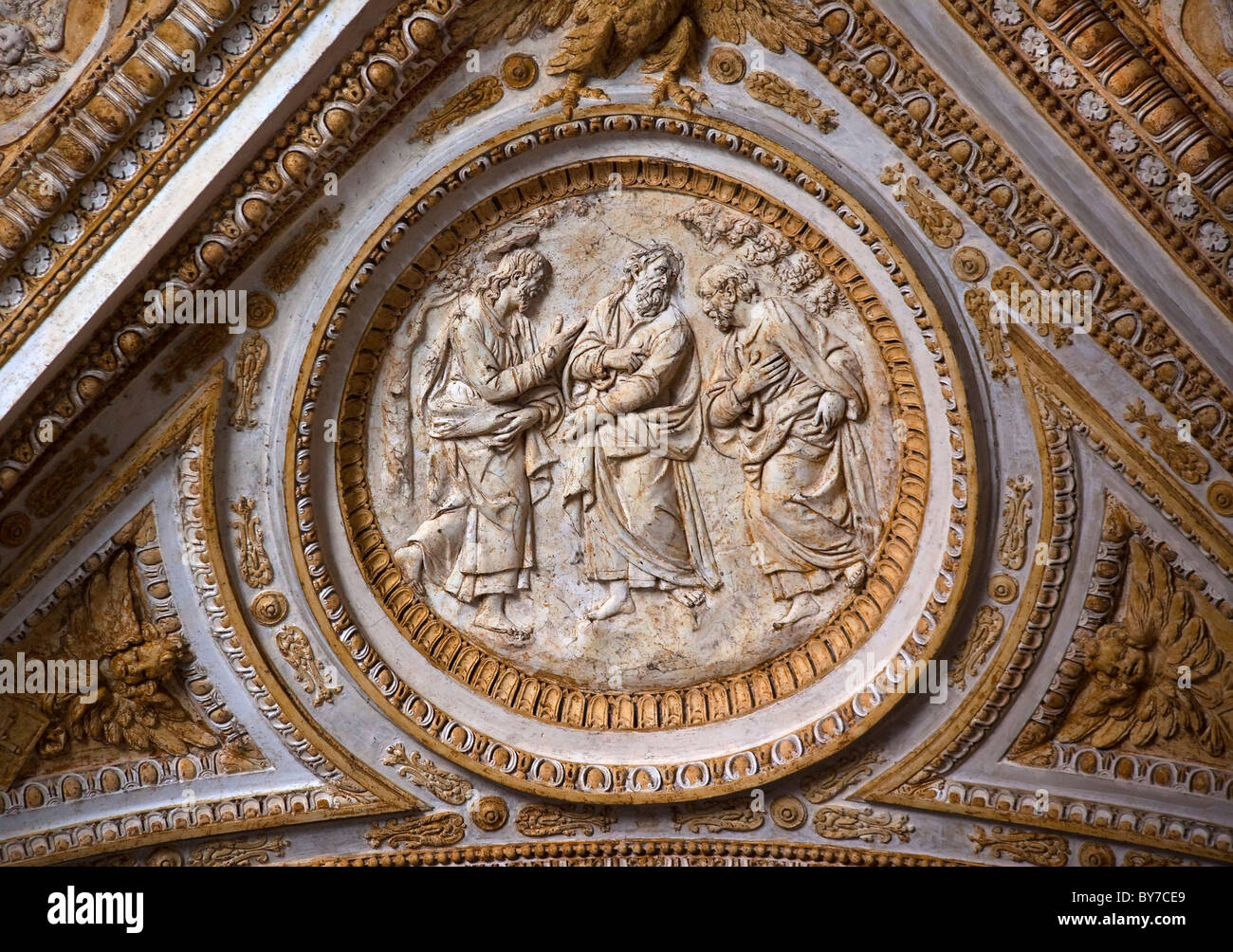 Italy rome vatican statues ceiling hi-res stock photography and images ...