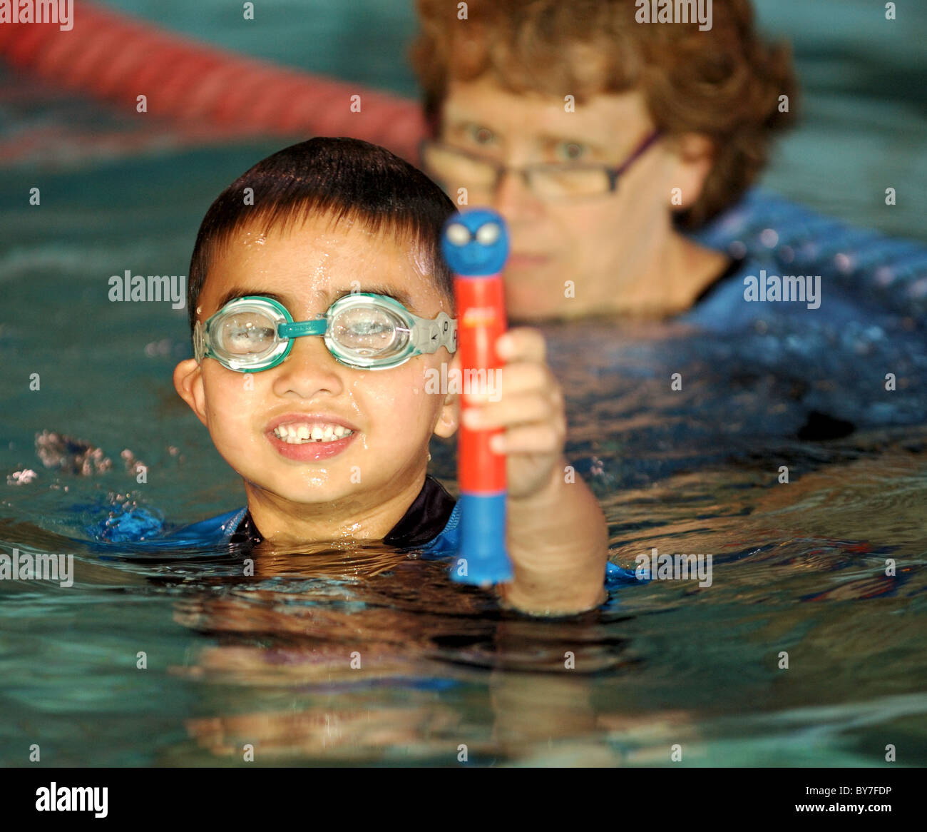 Little boy learning to swim Stock Photo - Alamy