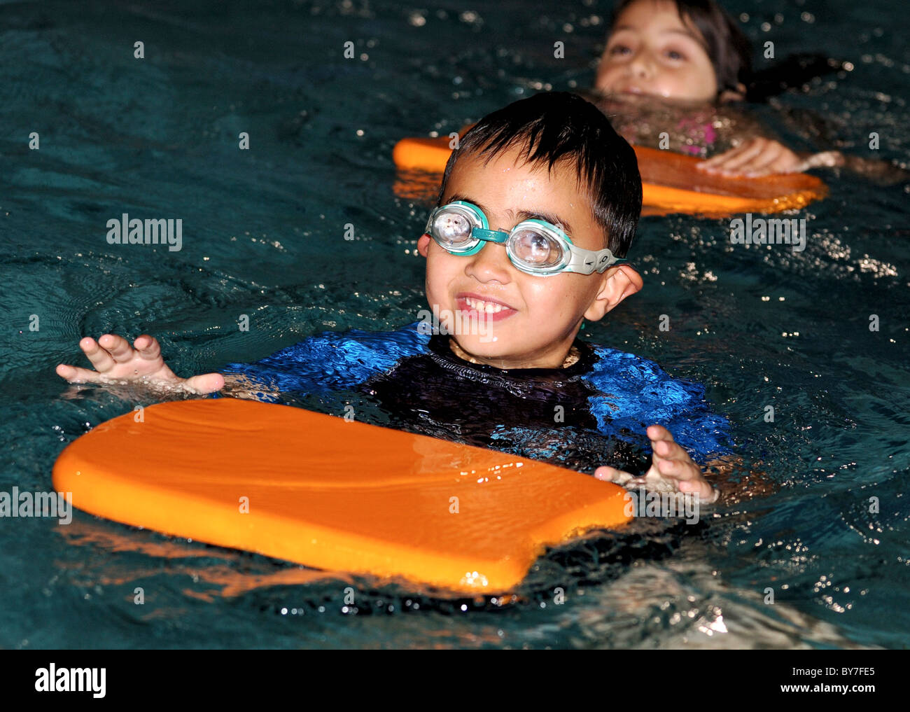 Little boy learning to swim Stock Photo - Alamy