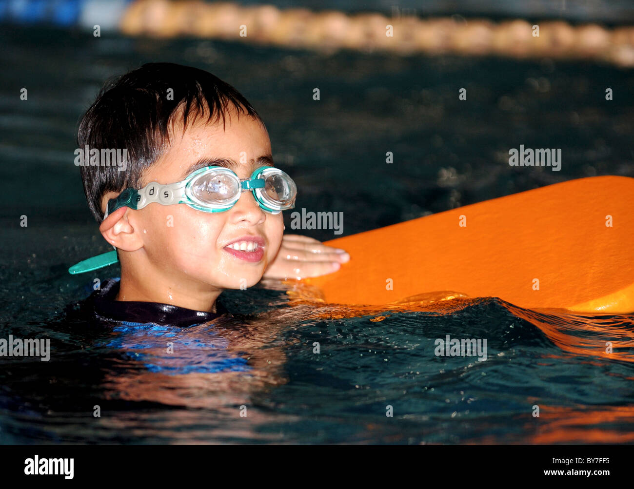 Little boy learning to swim Stock Photo - Alamy