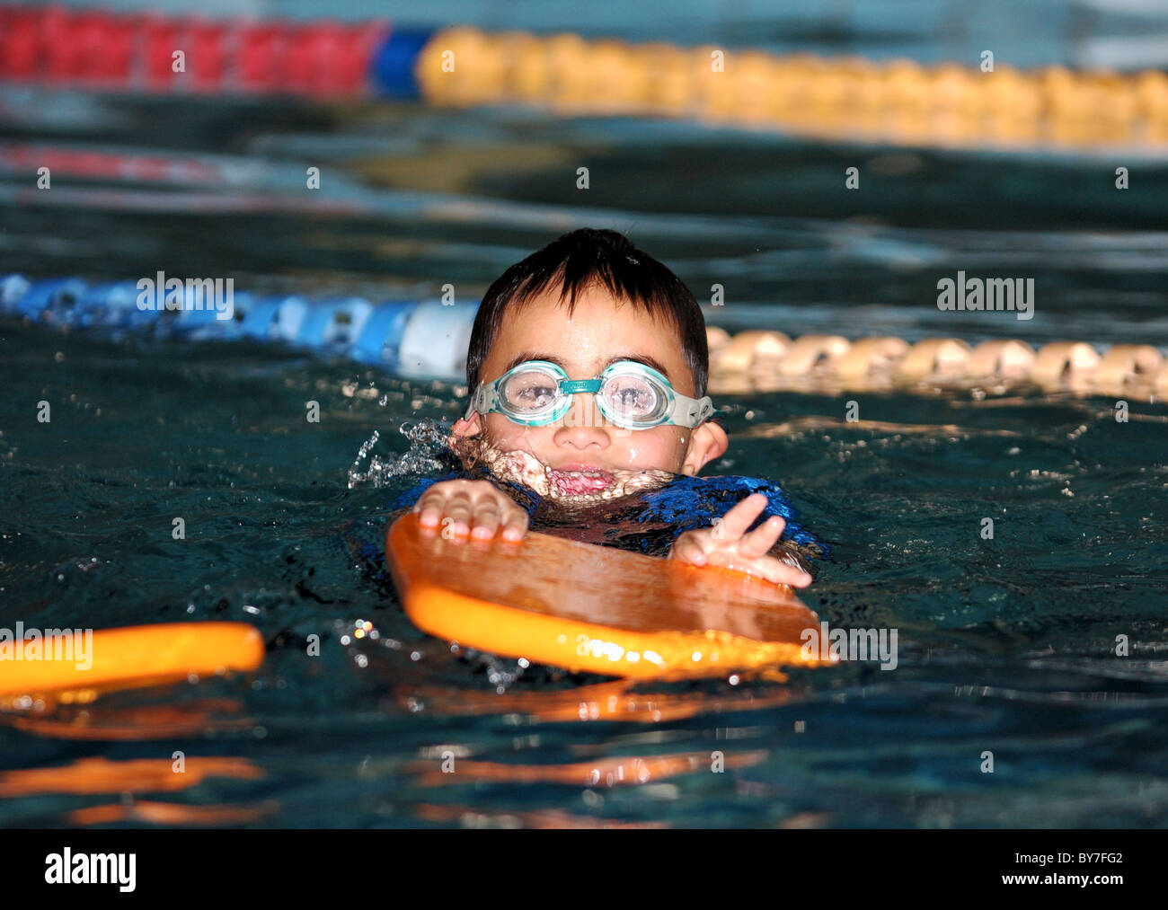 Little boy learning to swim Stock Photo - Alamy